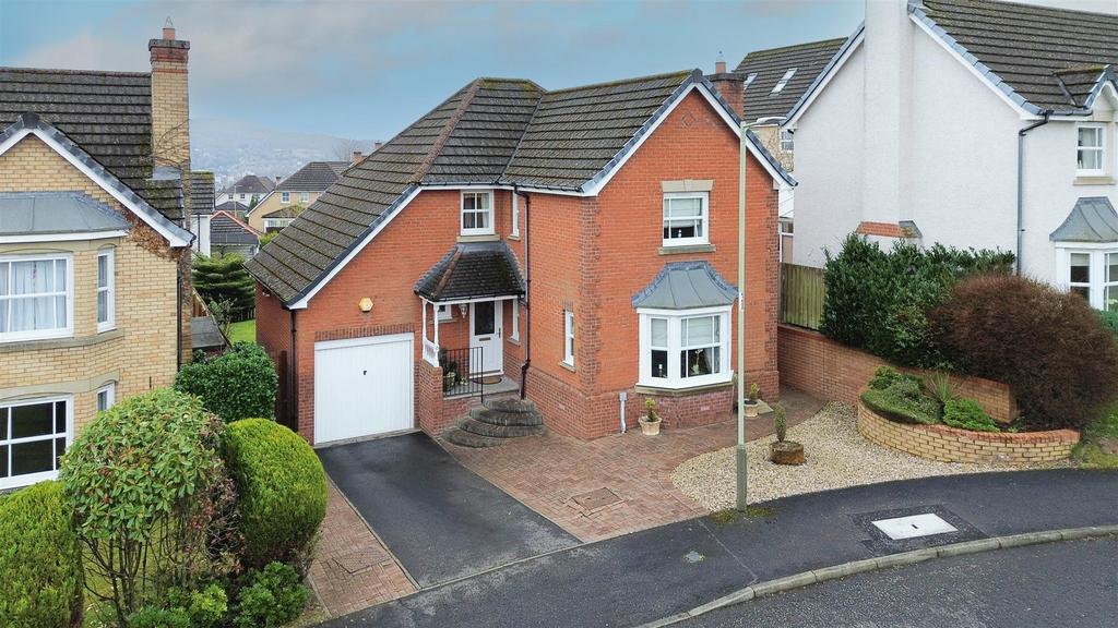 Cornhill Way, Perth 4 bed house - £308,000