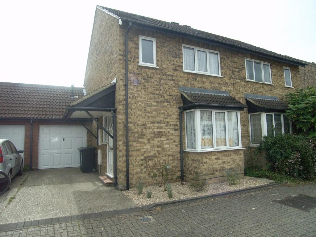 Cedar Close, Shefford, SG17 3 bed semi-detached house - £1,100 pcm (£ ...