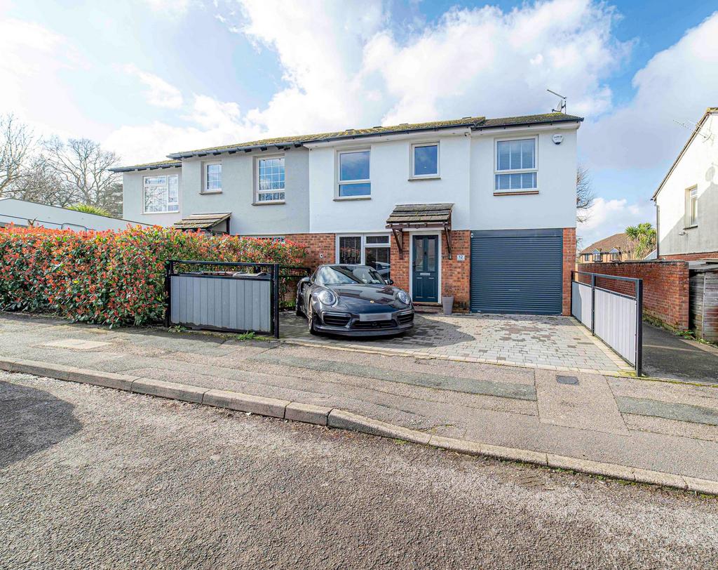 Springwood Drive, Ashford, TN23 4 bed semi-detached house - £425,000