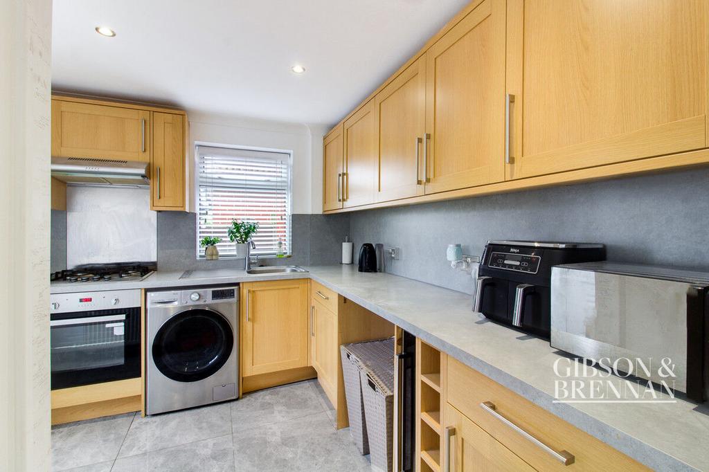 Saxon Way, Maldon, CM9 3 bed semi-detached house for sale - £325,000