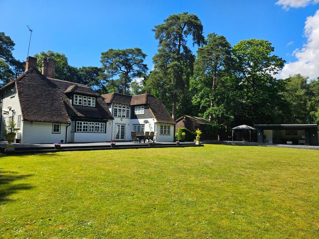 Stoke Common Road, Fulmer, SL3 5 bed detached house - £2,000,000