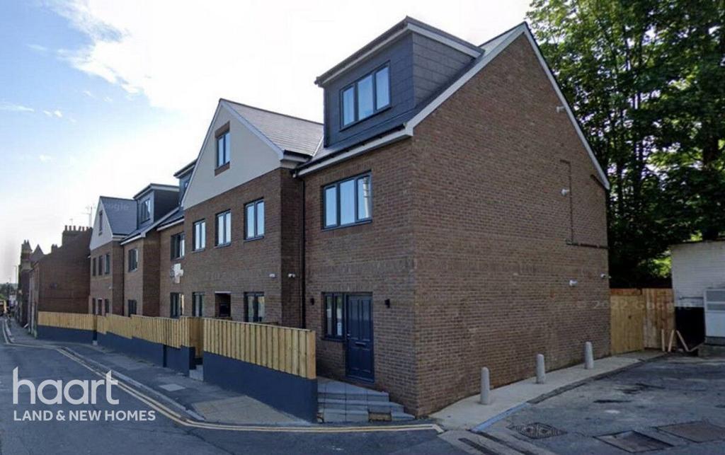 Luton LU1 16 bed block of apartments for sale - £2,300,000