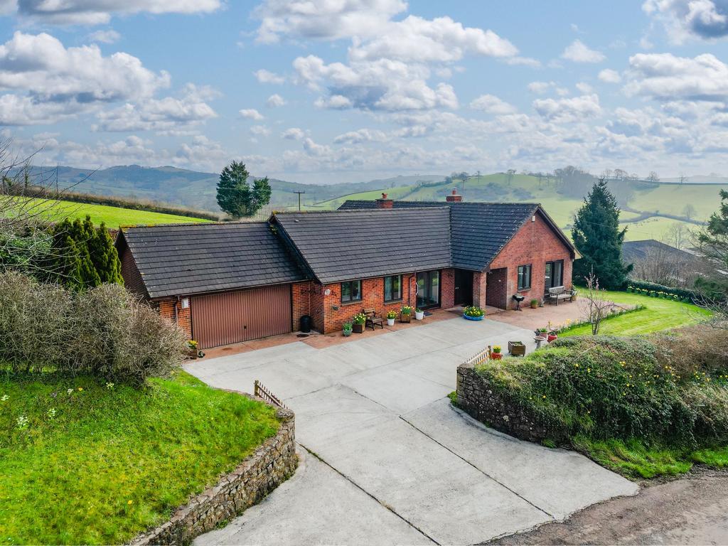 Cheriton Fitzpaine, Crediton, EX17 3 bed detached bungalow - £650,000