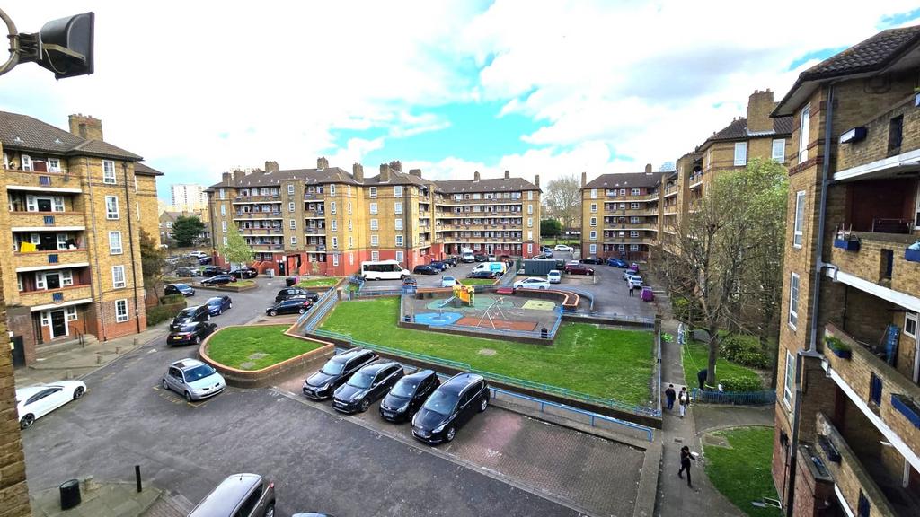 Wigram House, Wades Place, London, E14 2 bed flat - £295,000