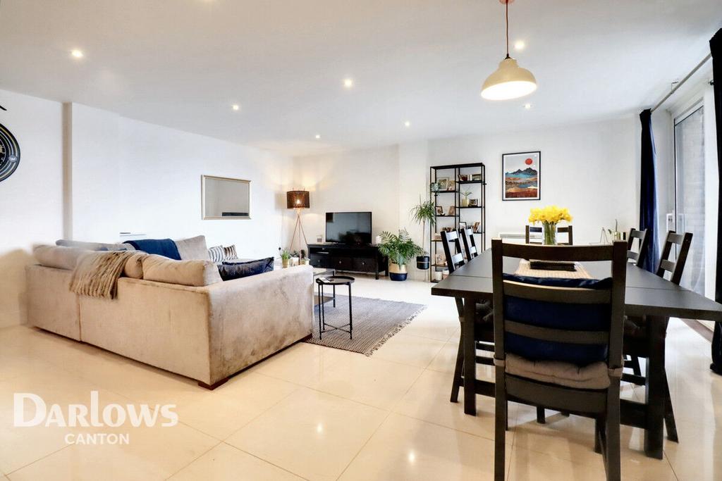Ferry Court, Cardiff 2 bed apartment for sale - £220,000