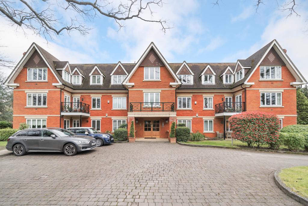 Old Avenue, Weybridge, KT13 2 bed apartment - £849,999