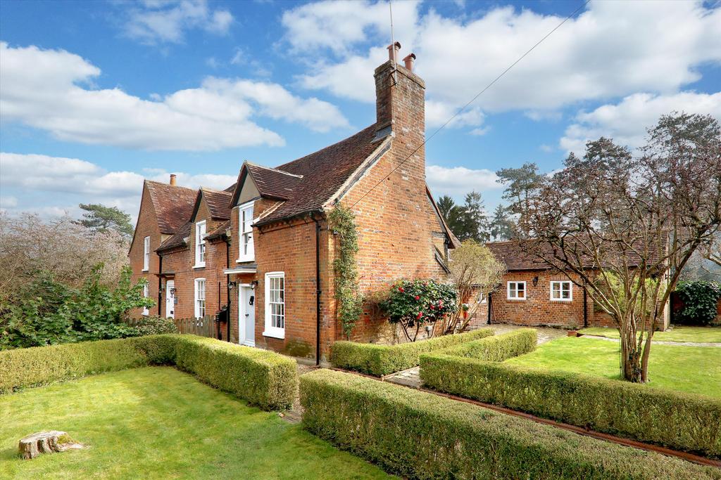 Britwell Gardens, Burnham, SL1 3 bed semi-detached house - £1,250,000