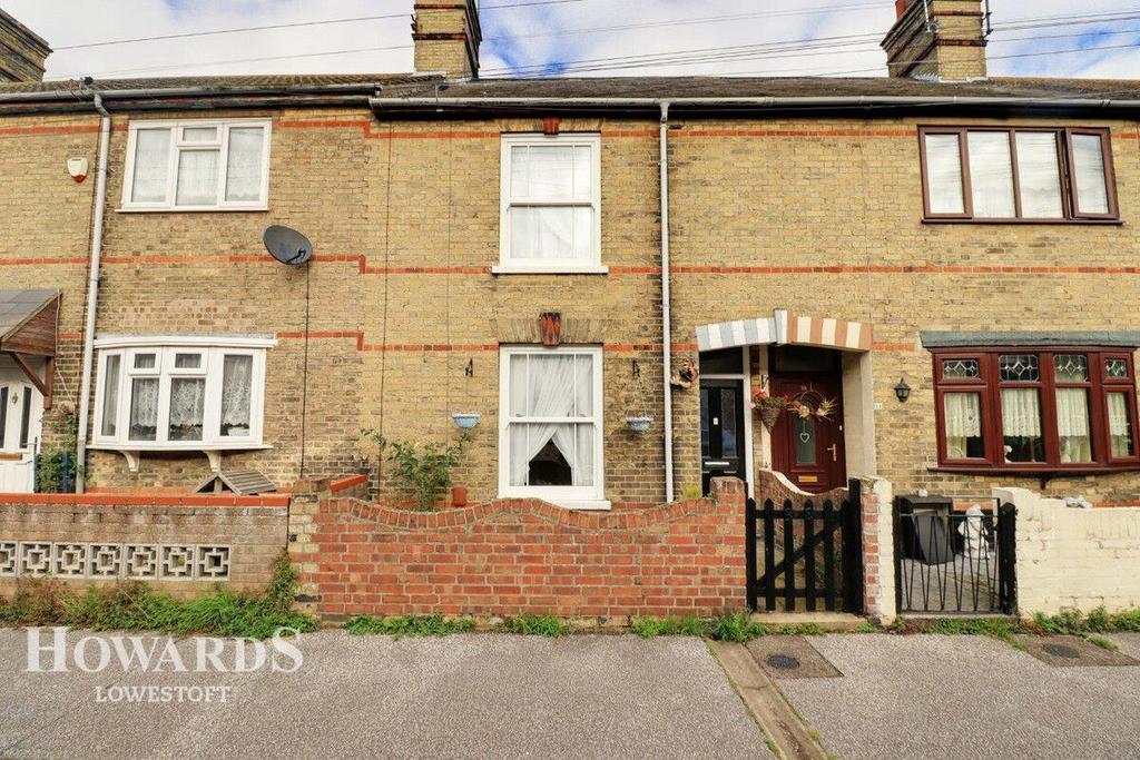 Salisbury Road, Lowestoft 3 bed terraced house - £170,000