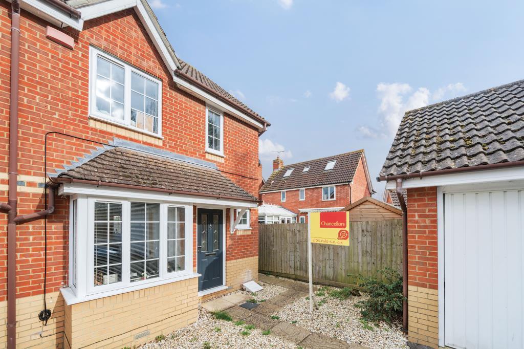 Didcot, Oxfordshire, OX11 2 bed semi-detached house - £325,000