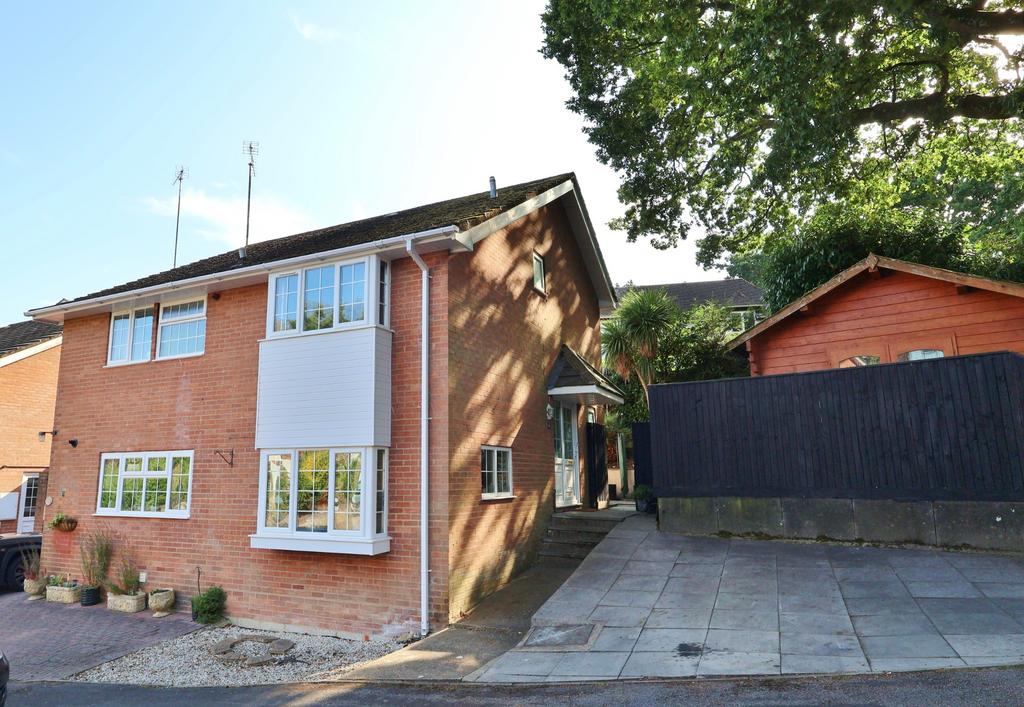 Amberslade Walk, Dibden Purlieu 4 bed detached house - £499,000