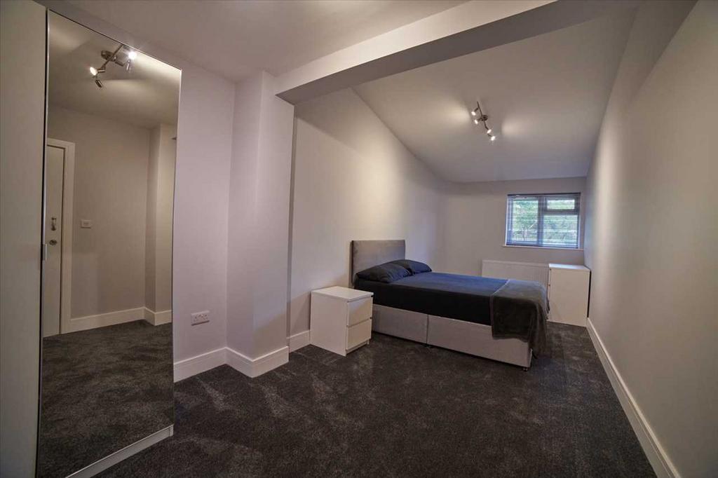 Milford Gardens, Edgware House share - £1,150 pcm (£265 pw)