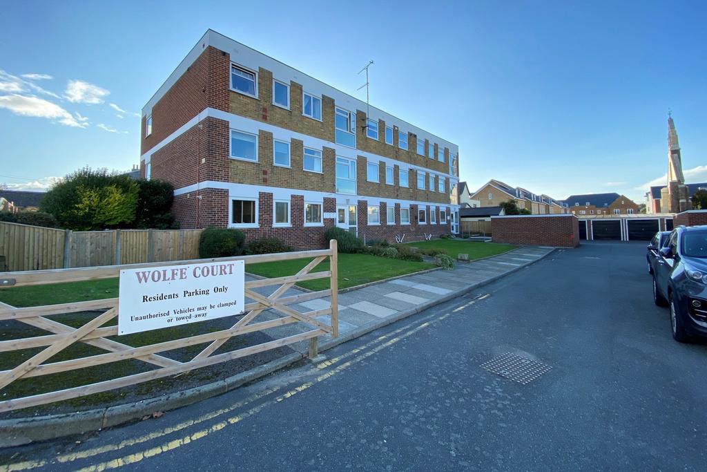 Canada Road, Walmer, CT14 2 bed flat - £249,950