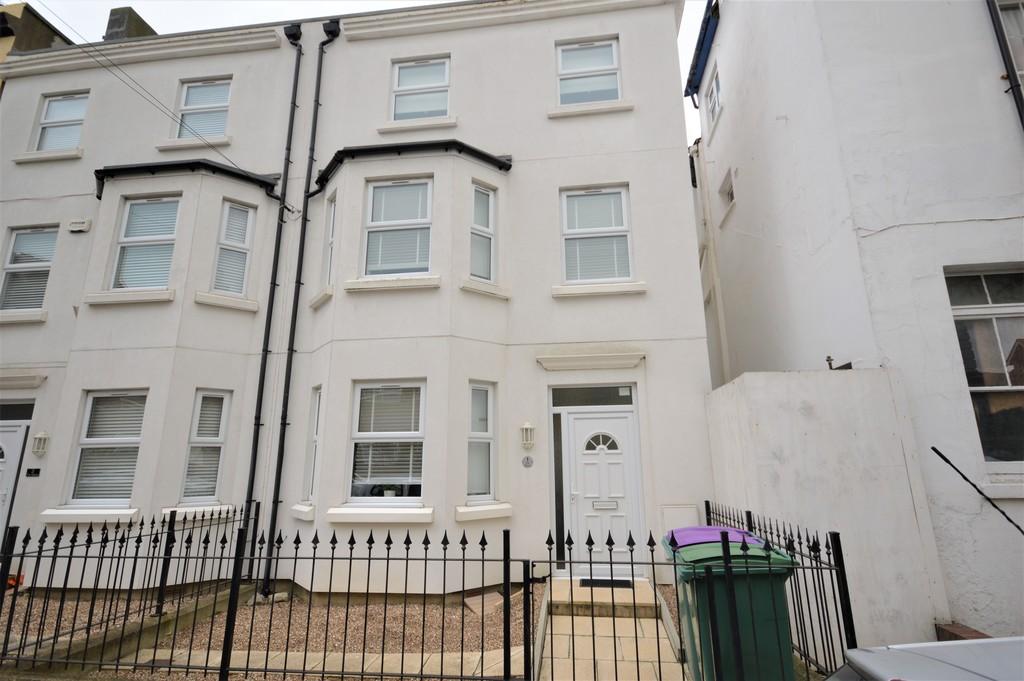Victoria Grove, Folkestone 4 bed semi-detached house - £1,450 pcm (£335 pw)