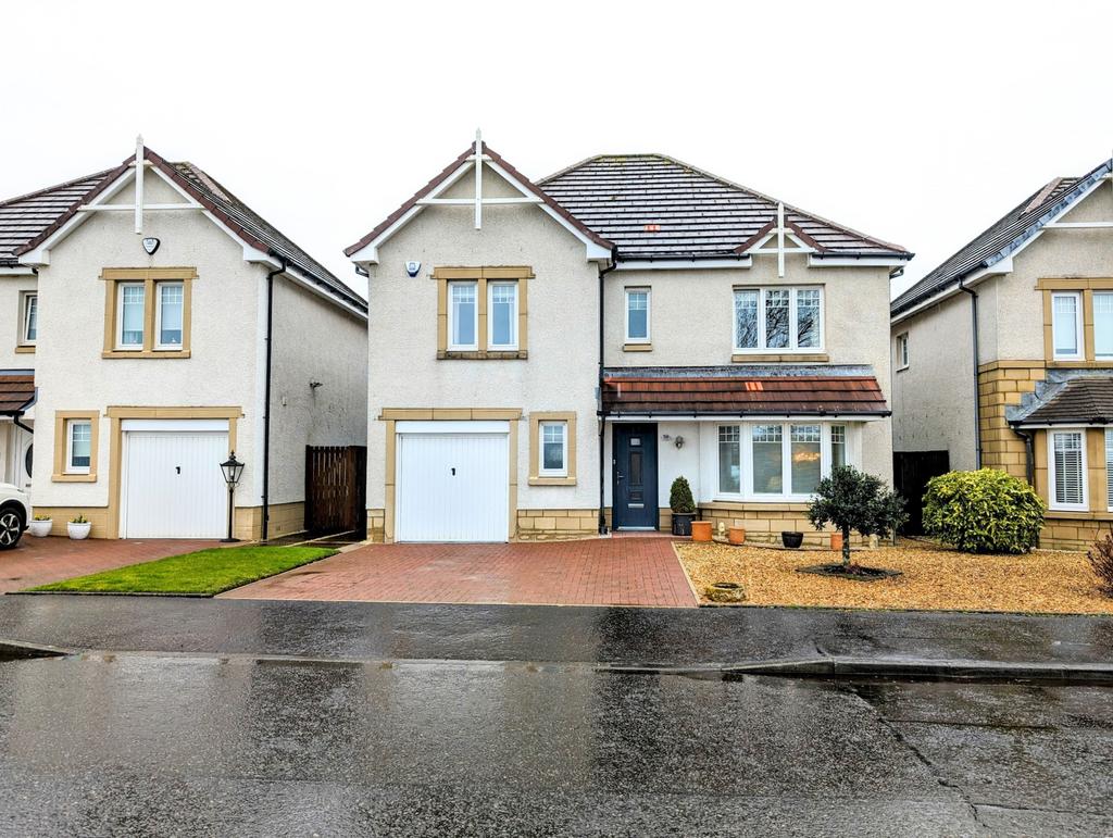 Carrick Drive, Irvine KA12 4 bed detached villa - £250,000