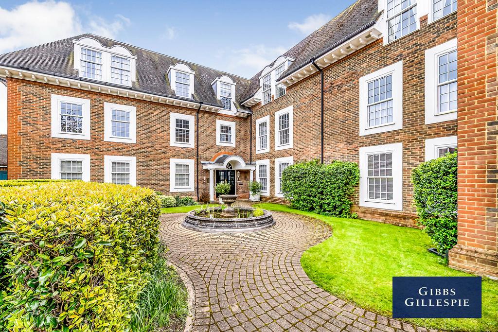 Wilton Court, Beaconsfield 4 bed apartment - £2,750 pcm (£635 pw)