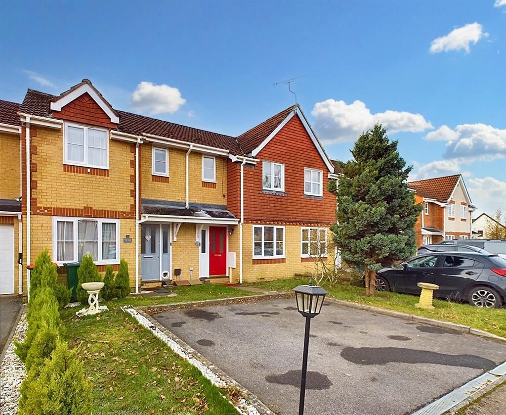 Dakin Close, Maidenbower RH10 2 bed terraced house - £339,950