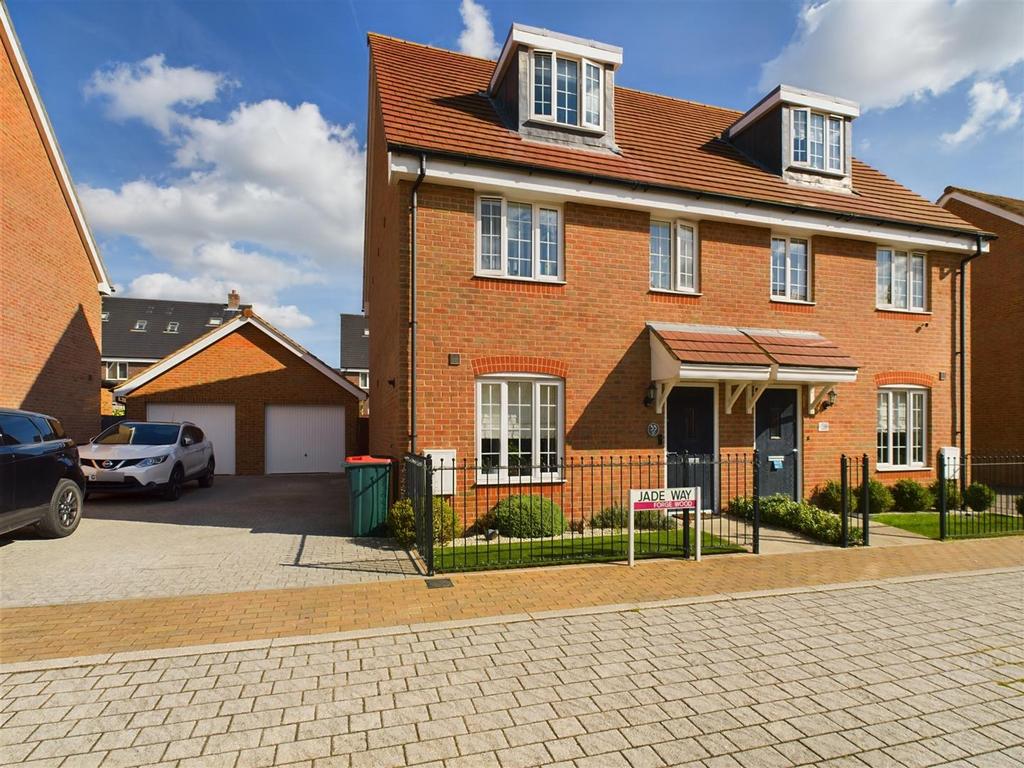 Jade Way, Crawley RH10 3 bed semi-detached house - £450,000