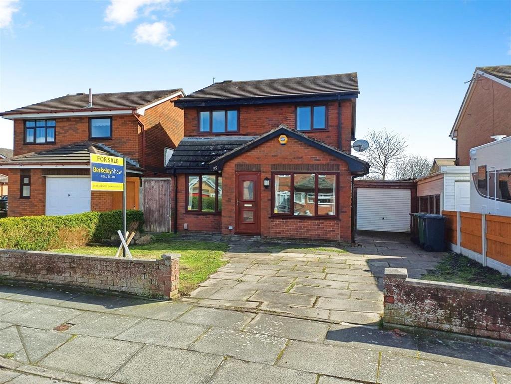 Ruddington Road, Southport 3 bed detached house - £230,000