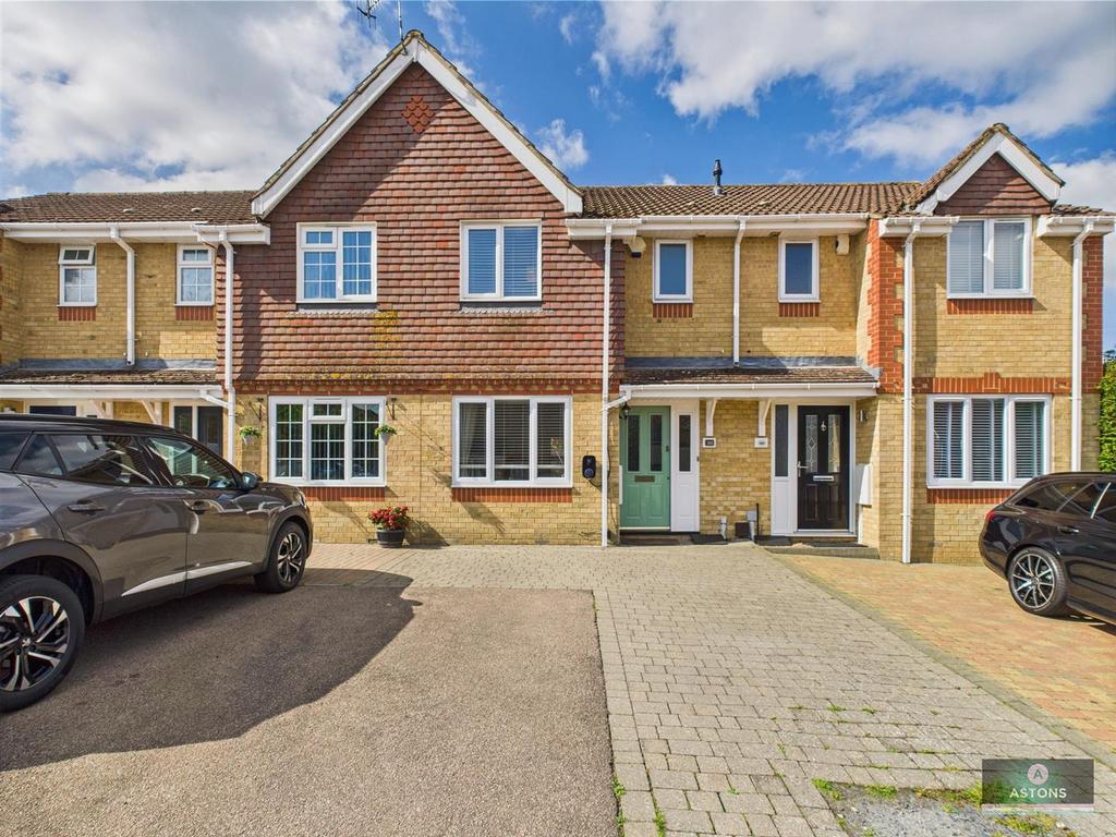 Lyon Close, Crawley RH10 2 bed house - £1,550 pcm (£358 pw)