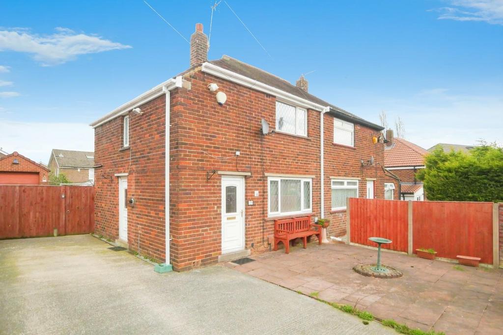 Acres Hall Avenue, Pudsey, LS28 9EQ 2 bed semi-detached house - £205,000