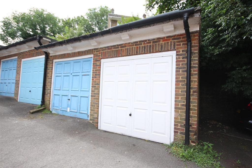 Regency Court, Withdean Rise, Brighton Garage - £125 pcm (£29 pw)