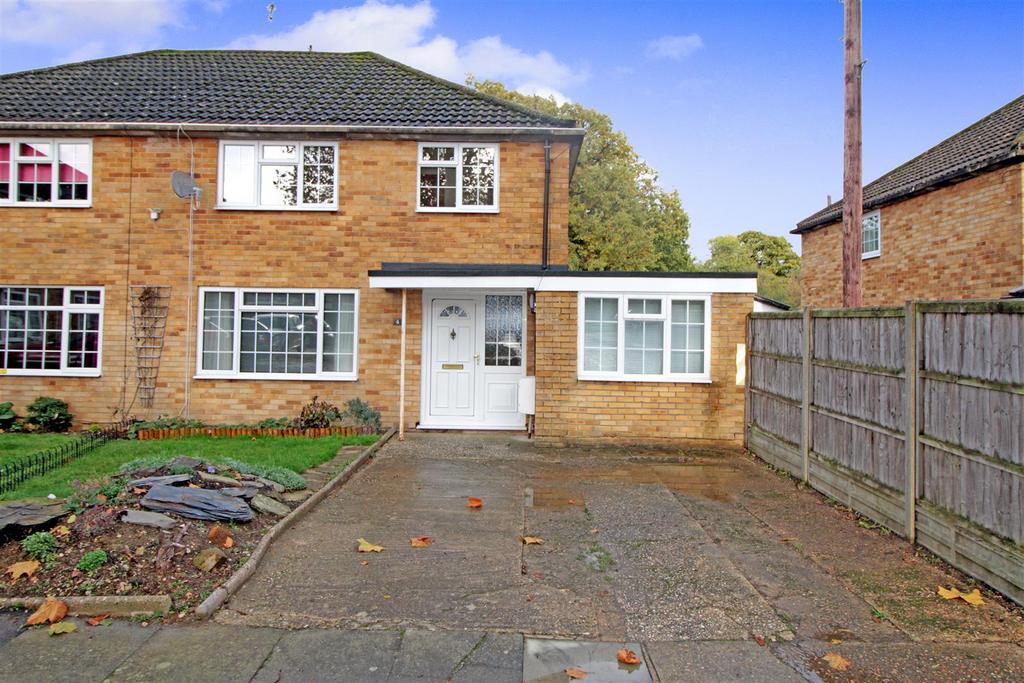 Charlwood Walk, Crawley RH11 3 bed semi-detached house - £1,850 pcm (£ ...
