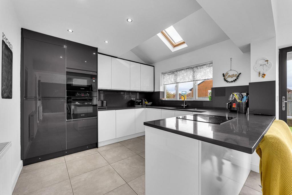 Langley Beck, Widnes WA8 5 bed detached house - £400,000