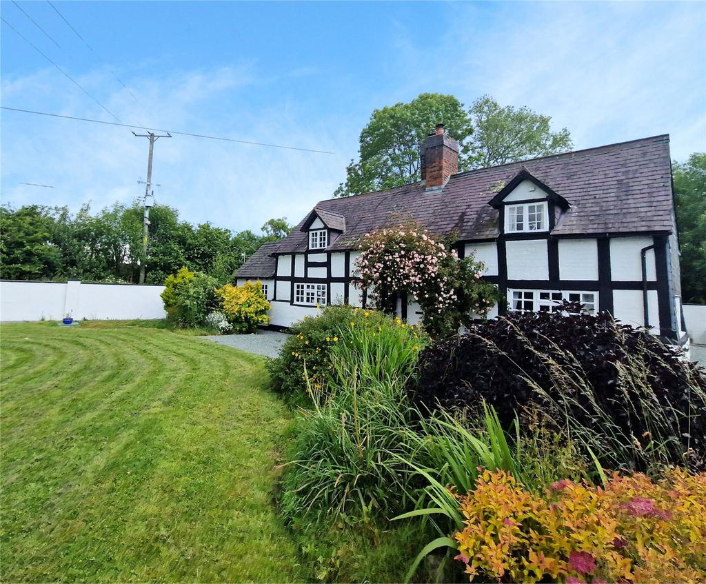 Cilcewydd, Welshpool, Powys, SY21 2 bed detached house - £350,000