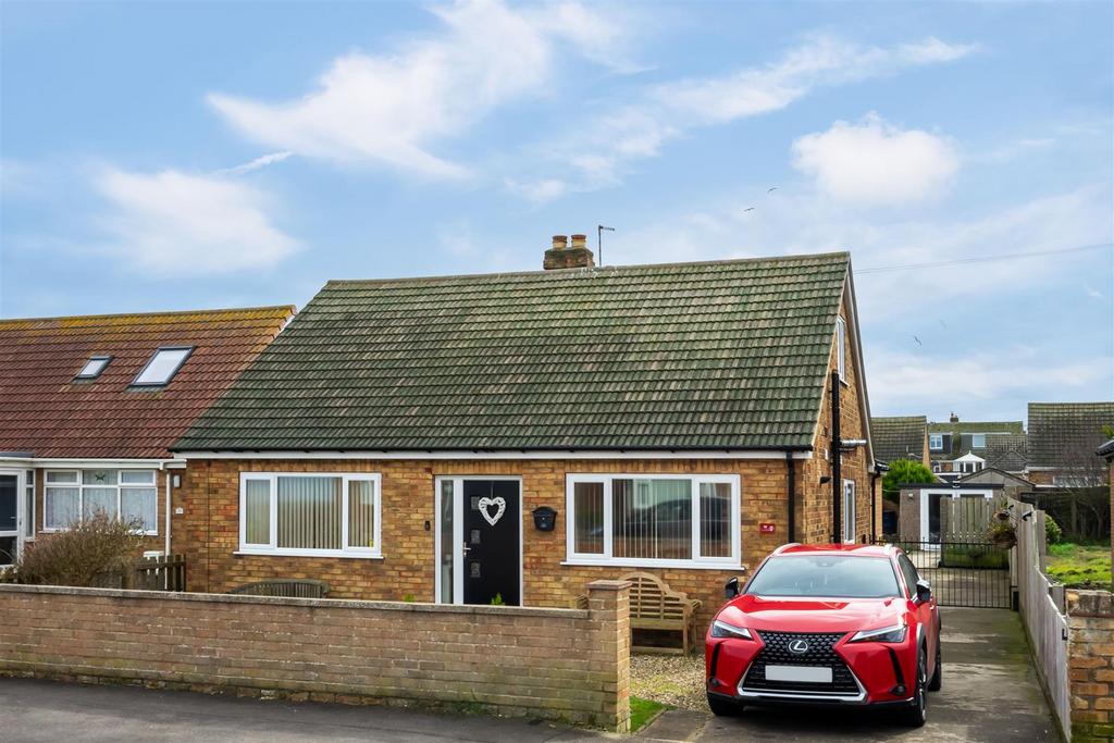 Seacroft Road, Withernsea 3 bed detached bungalow - £265,000