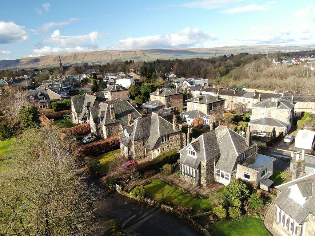 Grove Park, Lenzie, Glasgow, G66 5AH 4 bed detached villa - £499,999