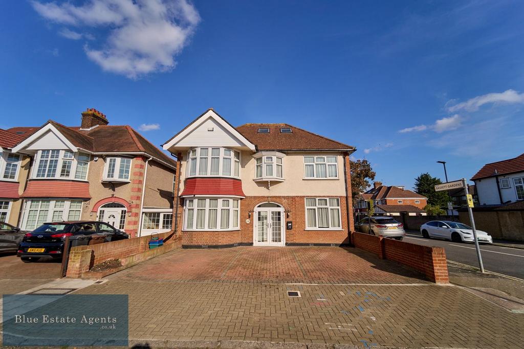 Penwerris Avenue, Isleworth, TW7 6 bed detached house - £1,250,000