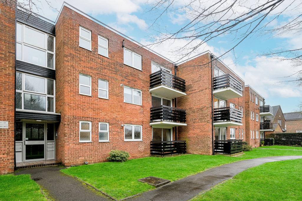 Woodford Green IG8 2 bed flat - £350,000