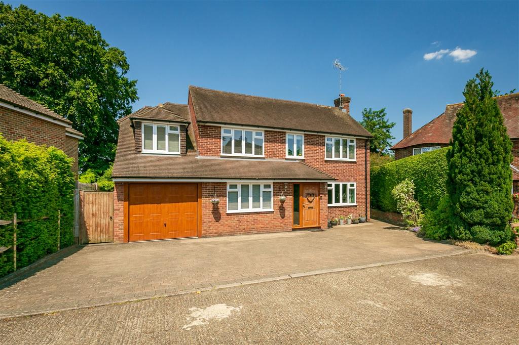 Merrow Croft, Guildford, GU1 5 bed detached house - £1,500,000