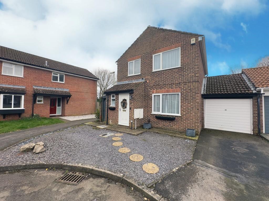 Tiberius Close, Basingstoke RG23 3 bed detached house - £395,000