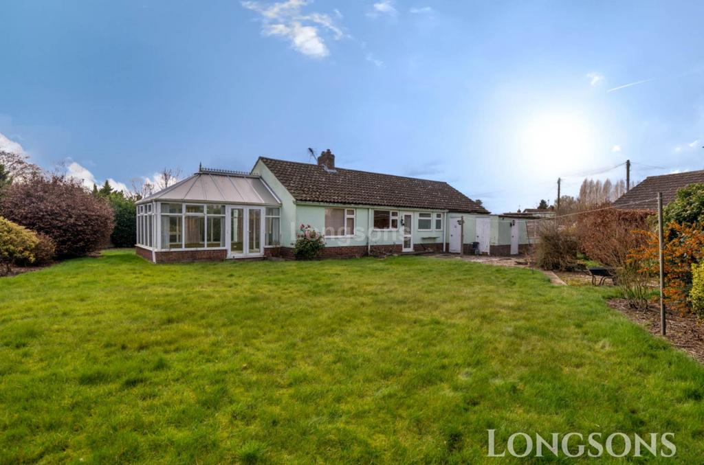 Walnut Grove, Watton 3 bed detached bungalow - £290,000