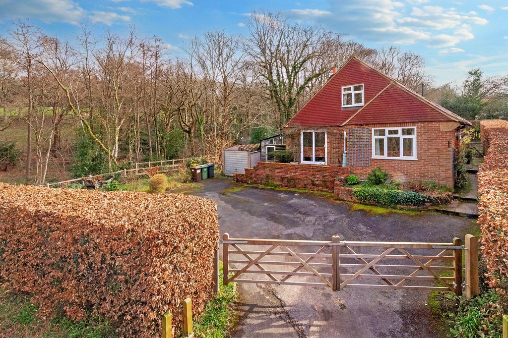 Crowborough, East Sussex TN6 3 bed detached house - £650,000