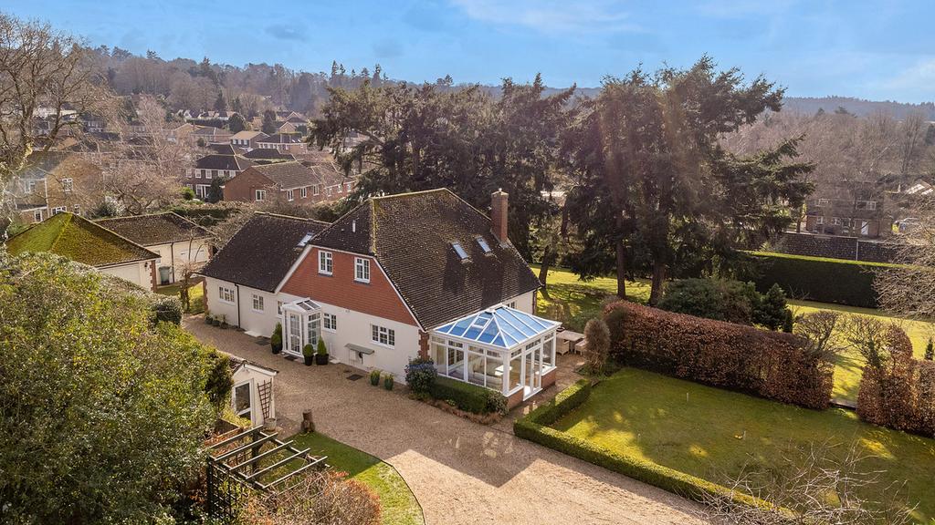 Hale House Lane Churt Farnham, Surrey, GU10 2JQ 4 bed detached house ...