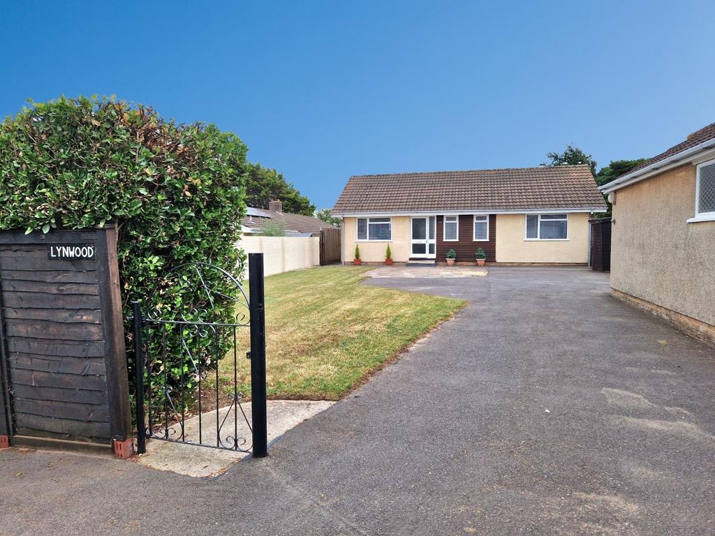 South Road, Brean, Burnham-on-Sea, TA8 3 bed bungalow - £374,950