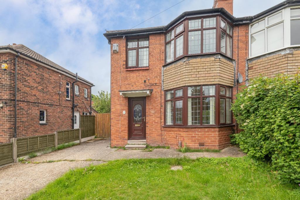 Far Moss, Leeds LS17 3 bed semi-detached house - £1,200 pcm (£277 pw)