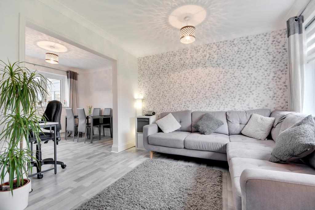 Linnet Drive, Tile Kiln 3 bed maisonette - £300,000