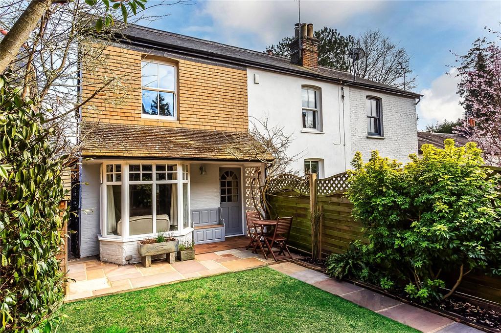 New Cottages, Reigate Hill, Reigate... 3 bed end of terrace house - £ ...