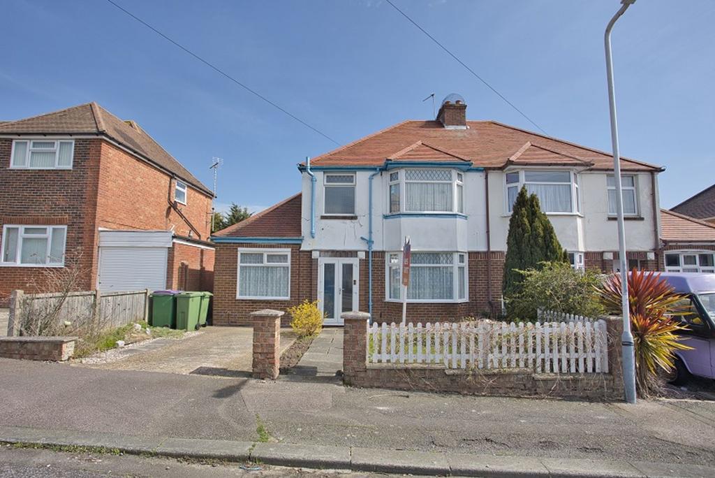 Walton Gardens Folkestone CT19 3 Bed Semi detached House 300 000 Walton Gardens Folkestone CT19 3 Bed Semi detached House 300 000
