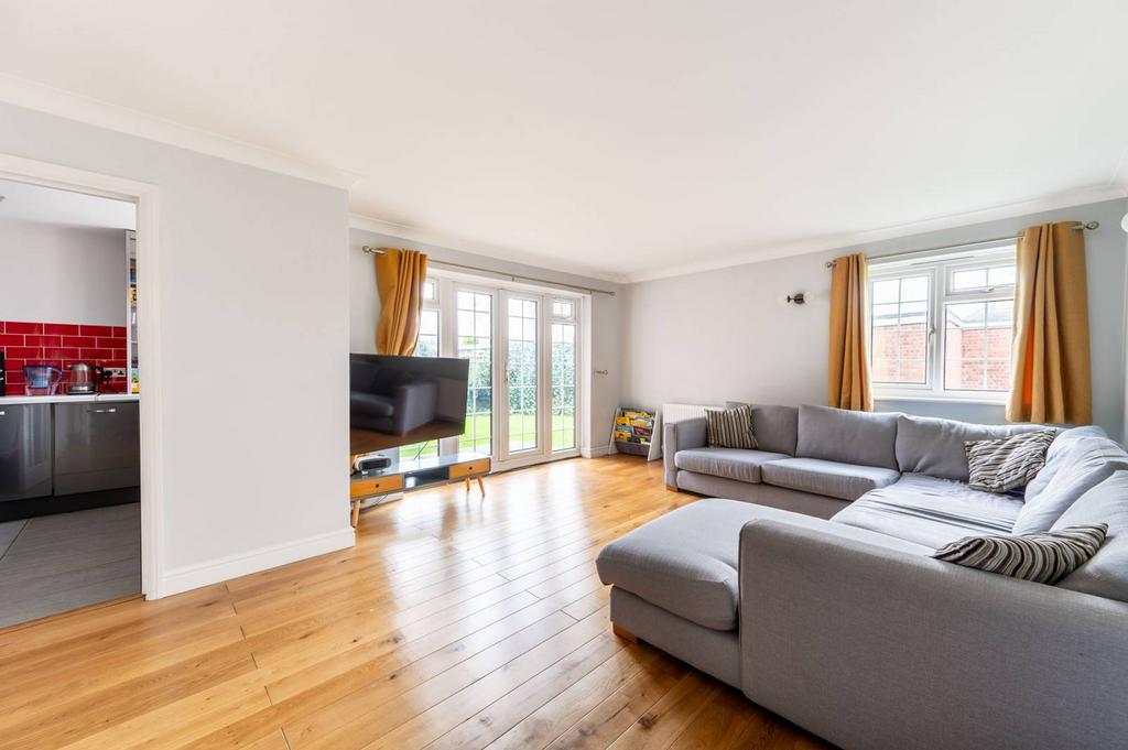 Balmoral Court, Wembley Park Drive... 2 bed flat - £495,000