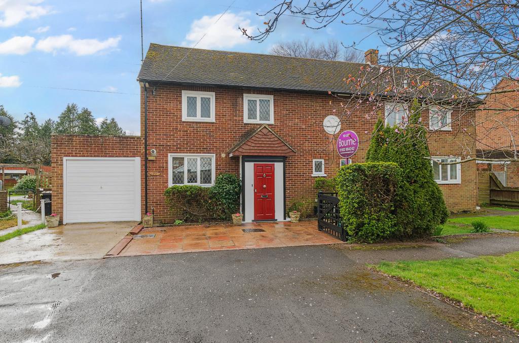 Winston Drive, Stoke d'Abernon... 3 bed semi-detached house - £2,250 ...