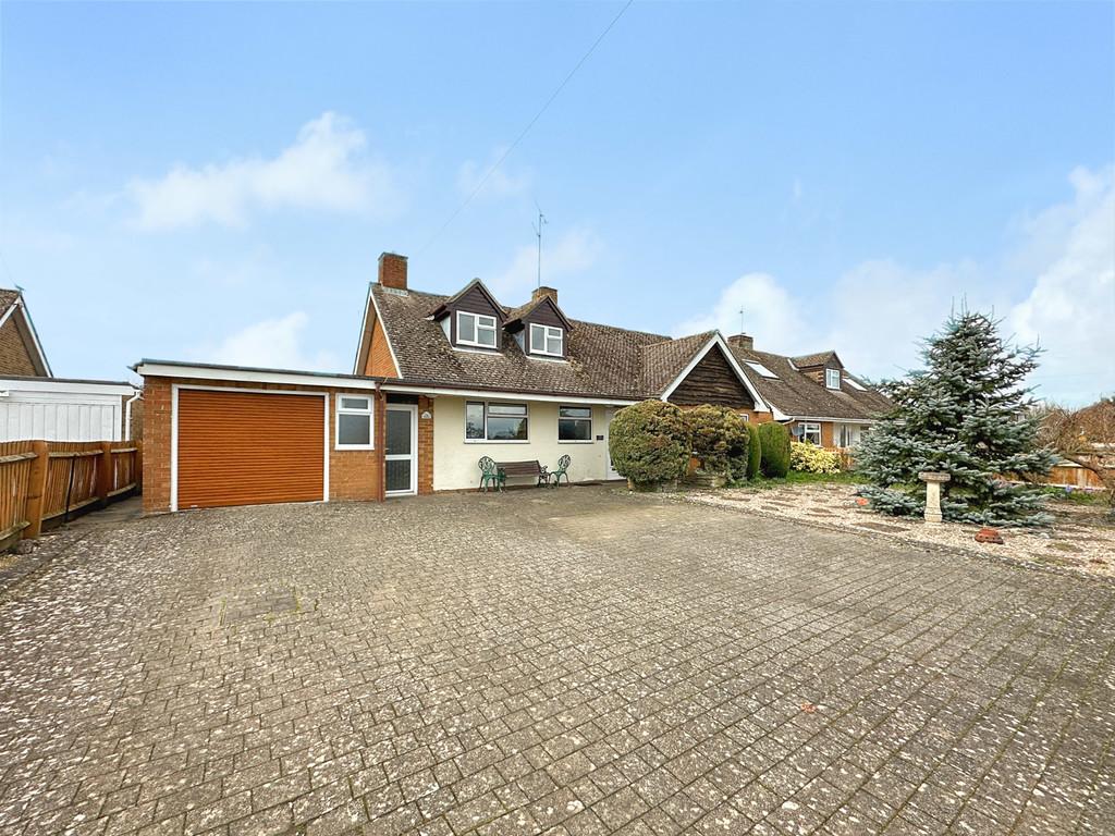 Helmdon Road, Greatworth 4 bed detached house - £1,700 pcm (£392 pw)
