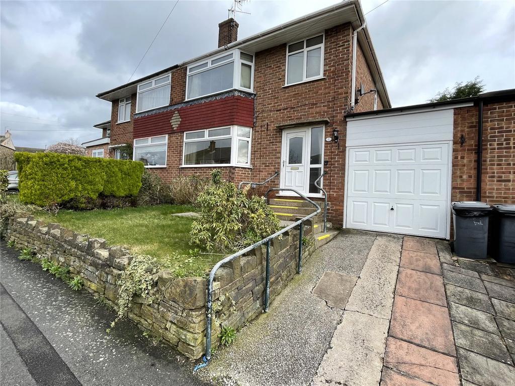 Holborn Avenue, Dronfield... 3 bed semi-detached house - £240,000
