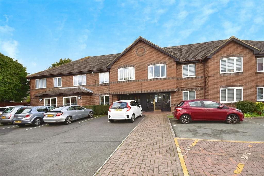 Chadwell Heath Lane, Romford RM6 1 bed retirement property - £110,000