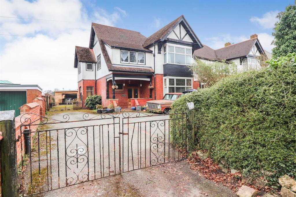 Morda Road, Oswestry 5 bed character property - £550,000