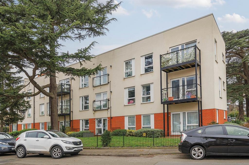 Magnolia House, Spelthorne Grove... 2 bed apartment - £147,500