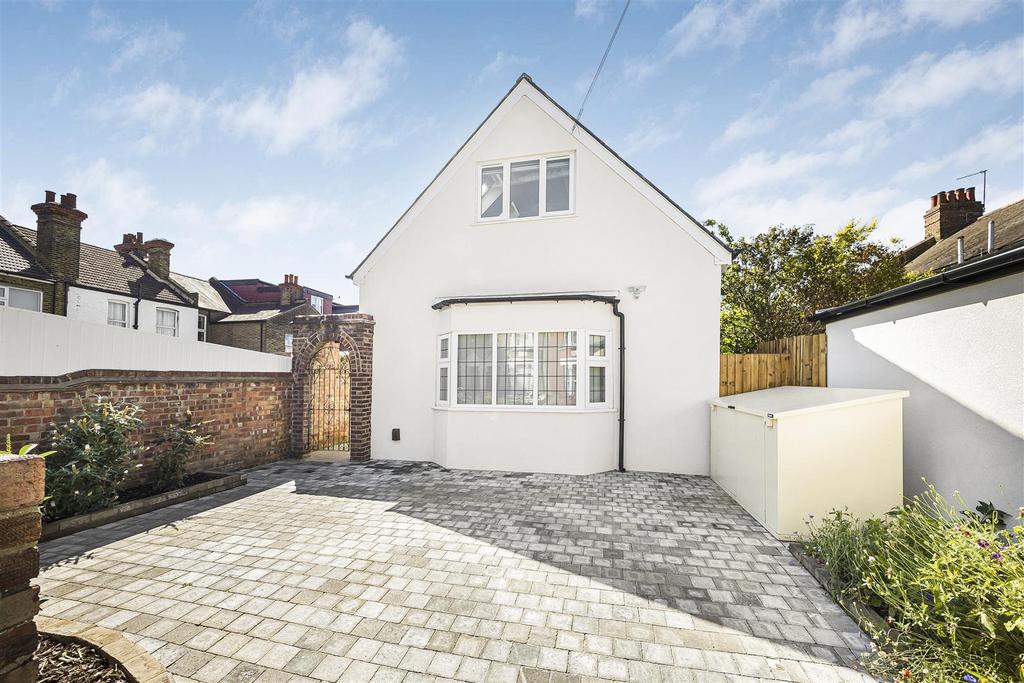 Norlington Road, London E10 3 bed house - £2,600 pcm (£600 pw)